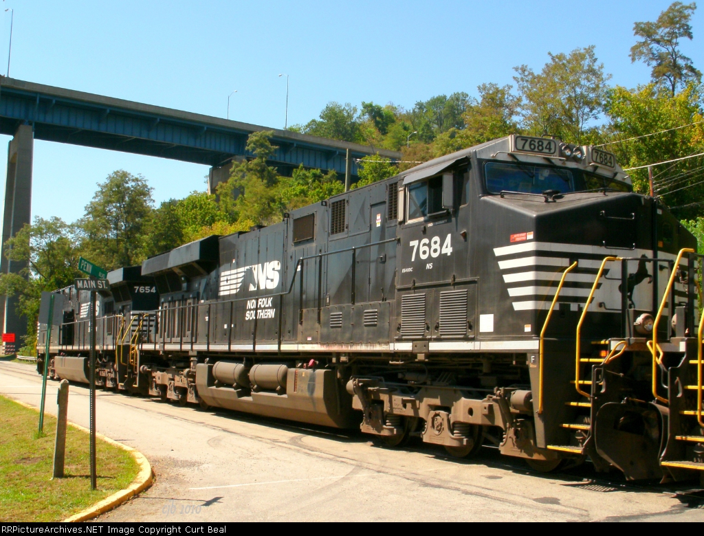 NS 7684 and 7654 streetrunning